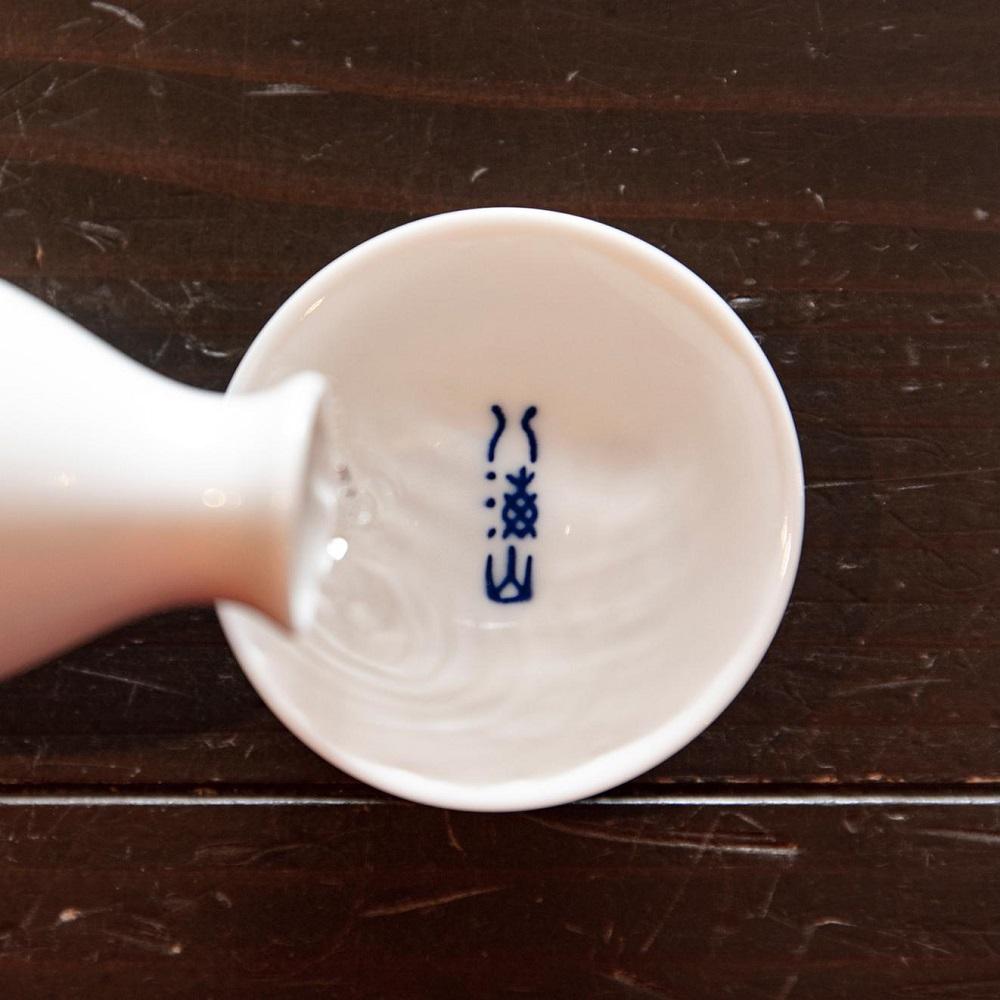 【魚沼地域限定】純米酒 八海山「魚沼で候」720ml×2(化粧箱付き) | JTBのふるさと納税サイト [ふるぽ]